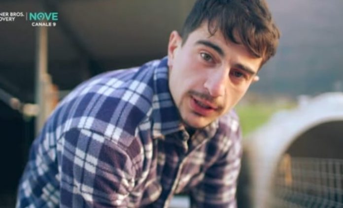 Il contadino cerca moglie: ecco chi è Davide, il concorrente colpito da ... Il contadino cerca moglie: ecco chi è Davide, il concorrente colpito da ...