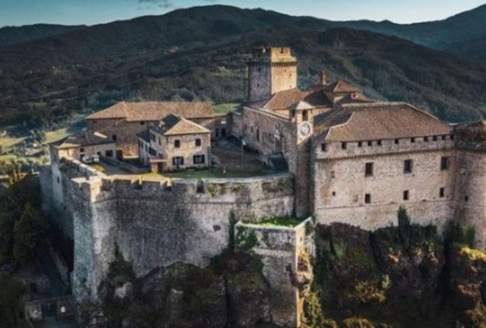 Michelle Hunziker e Aurora Ramazzotti insieme nel Castello di Bardi per ...