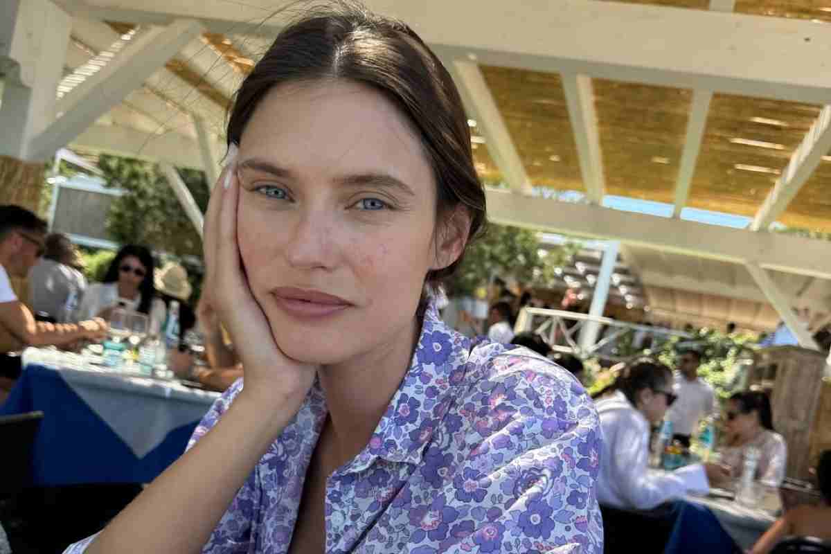 Bianca Balti maxi scollatura e abito lunghissimo: la modella infiamma l ...